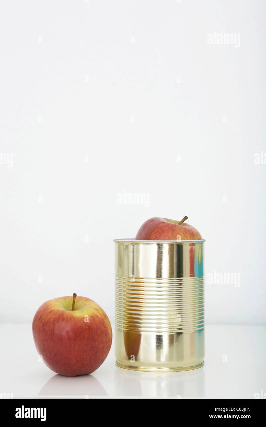 Fresh apples in a tin can, preserved food Stock Photo - Alamy