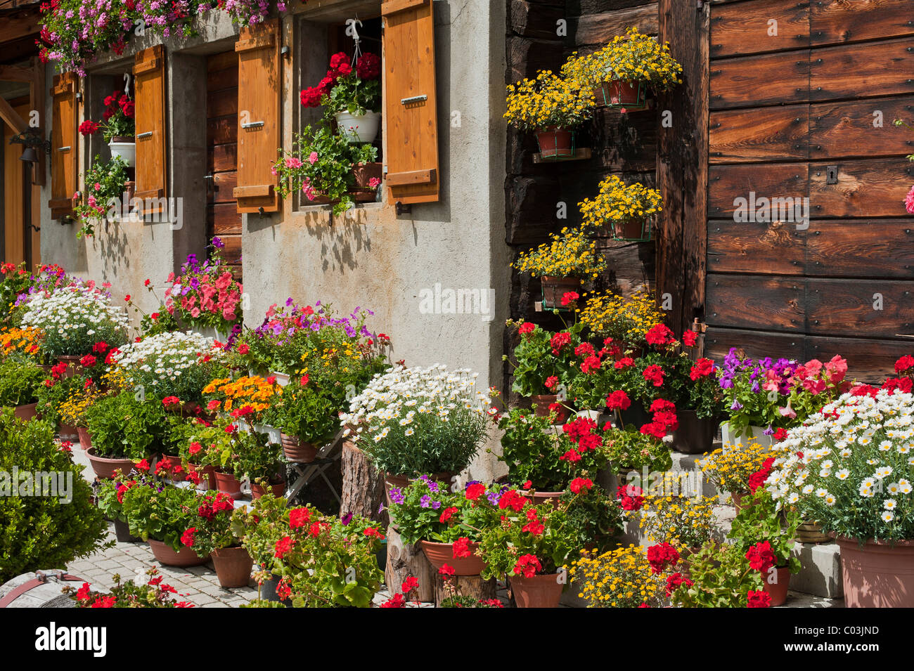 Cottage style house exterior hi-res stock photography and images - Alamy