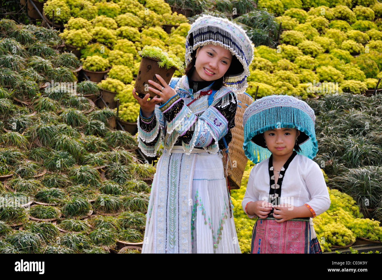Traditional costume of asia hi-res stock photography and images - Alamy