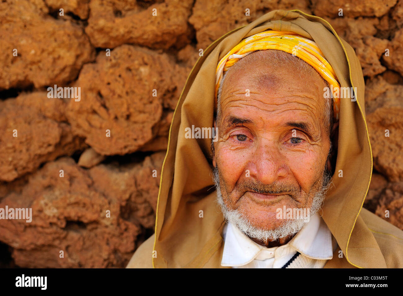 Portrait old man africa hi-res stock photography and images - Alamy