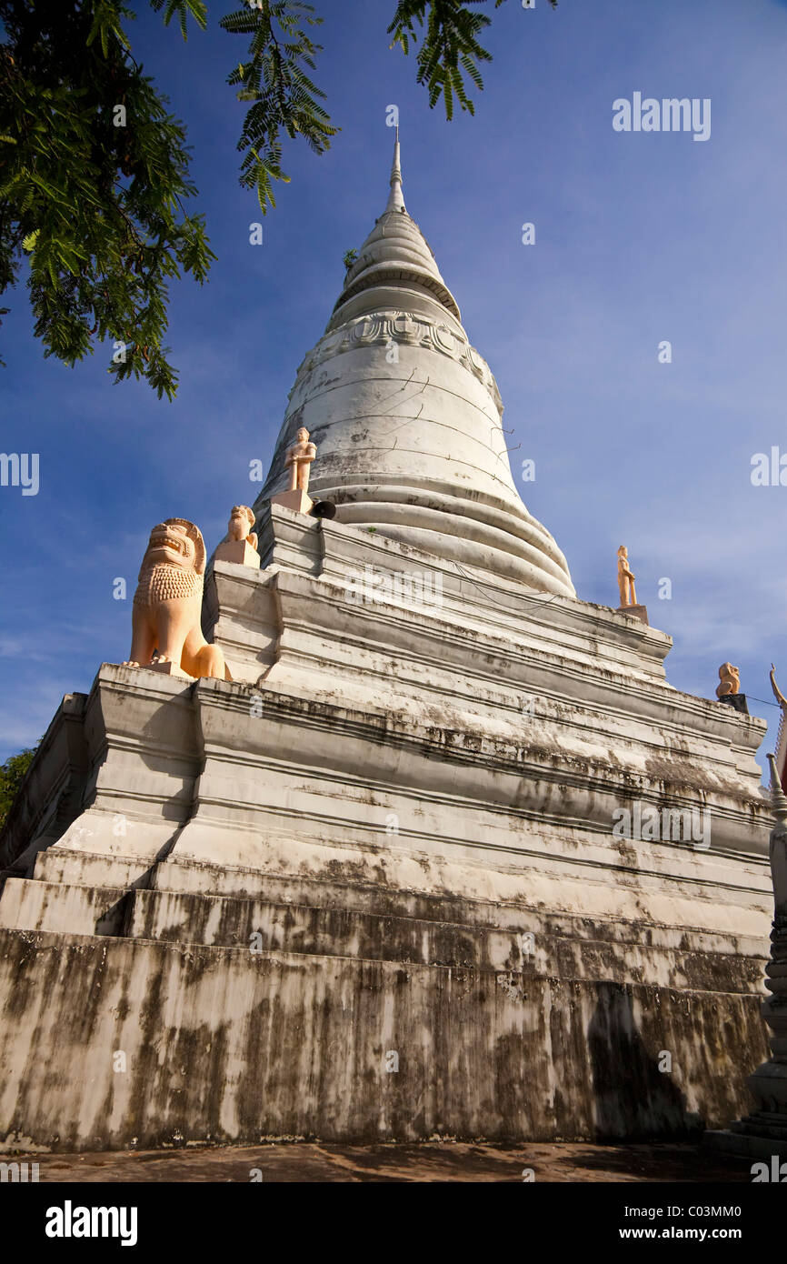 Wat Phnom, Phnom Penh, Cambodia Stock Photo - Alamy