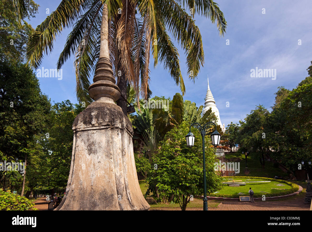 Wat Phnom, Phnom Penh, Cambodia Stock Photo - Alamy