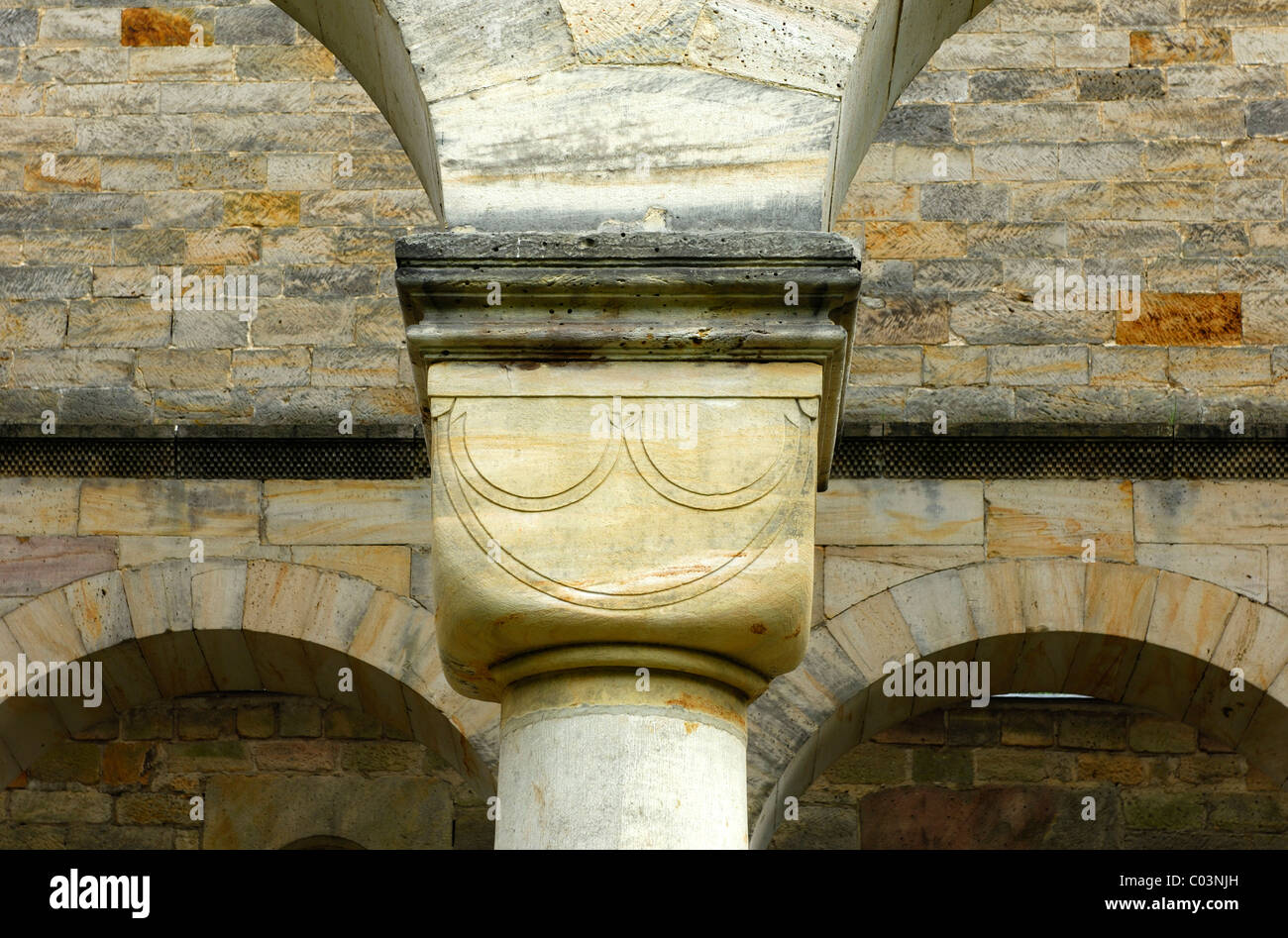 Romanesque columns and capital hi-res stock photography and images - Alamy