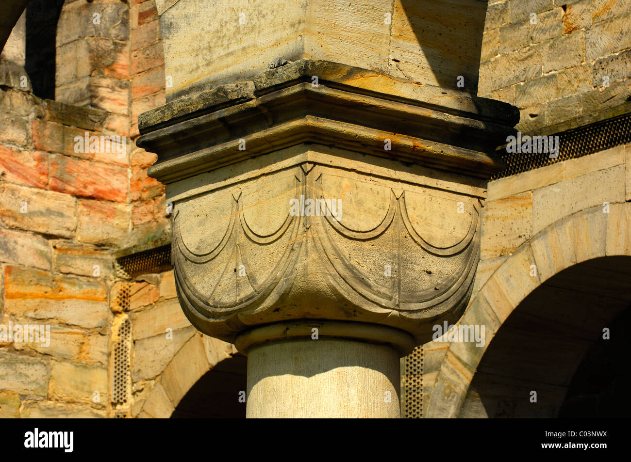 Romanesque columns and capital hi-res stock photography and images - Alamy