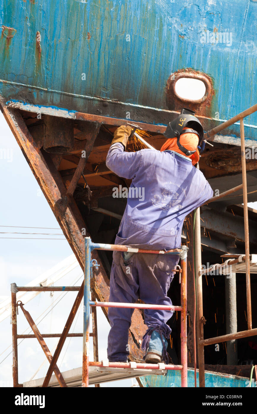 Welding a boat hi-res stock photography and images - Alamy