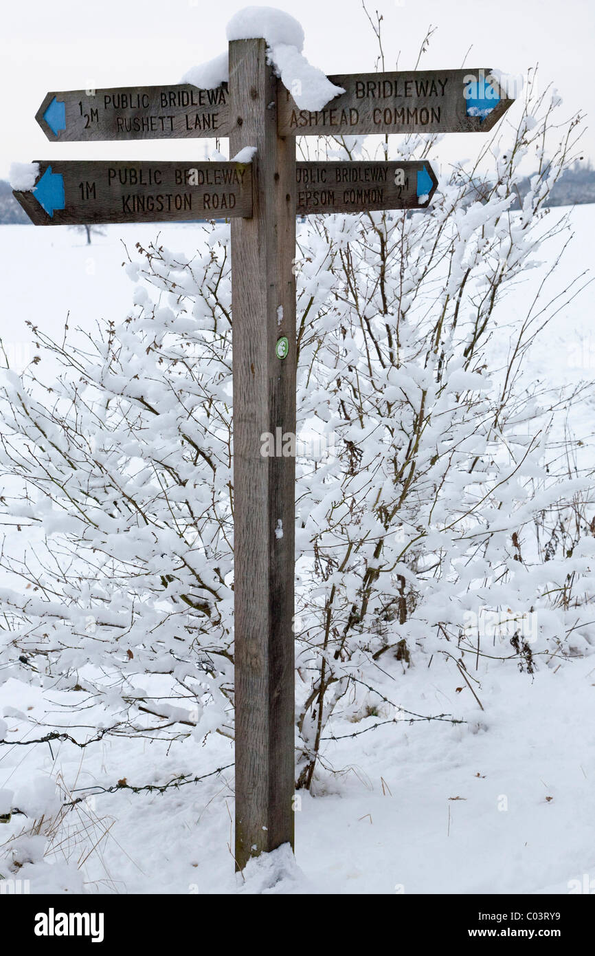 A footpath signpost in after heavy snow Stock Photo - Alamy