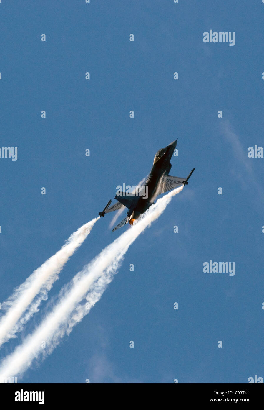 f-16 fighter,raf leuchars airshow,scotland,sep 2010 Stock Photo - Alamy