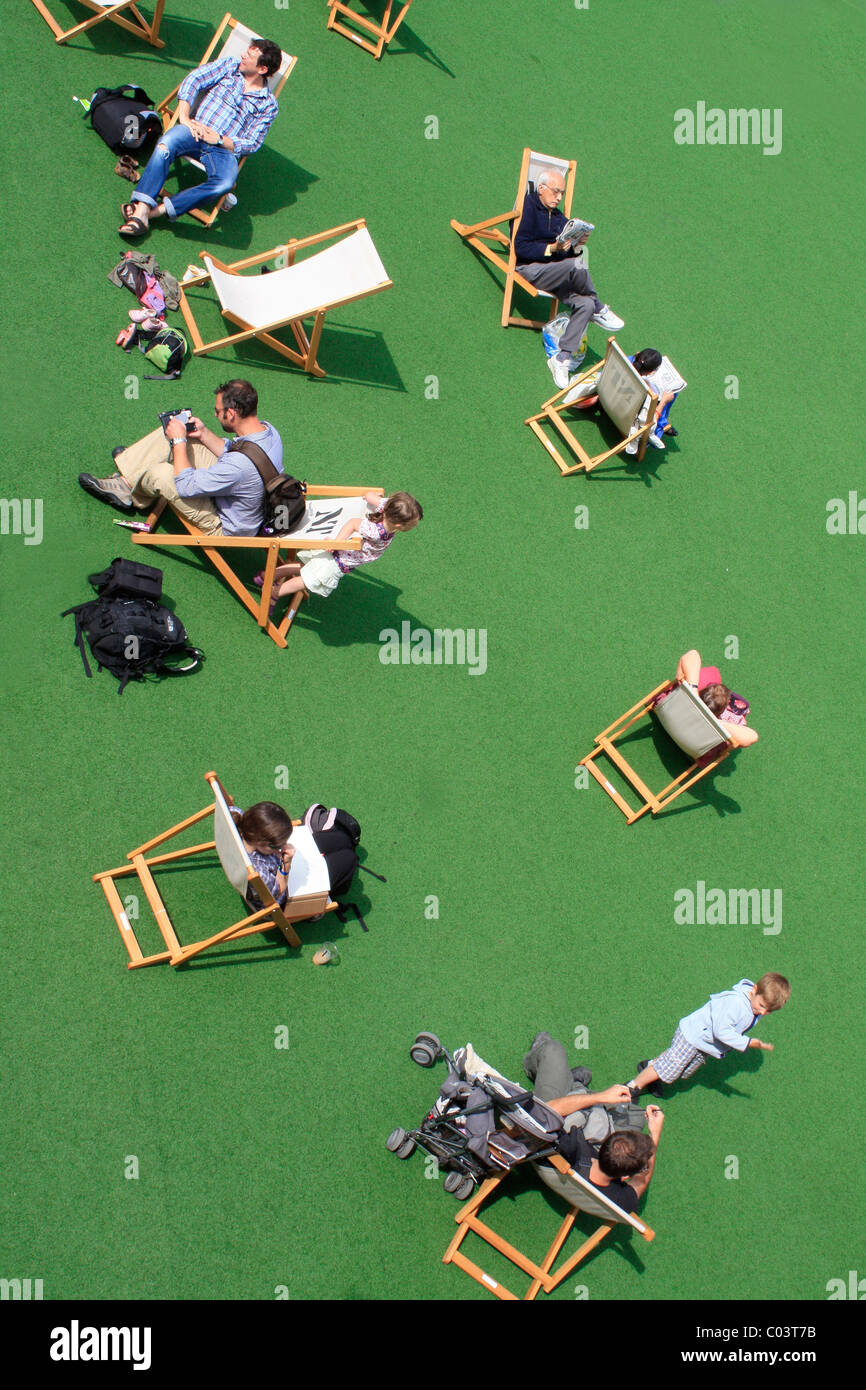 Aerial view people london deck chairs hi-res stock photography and ...