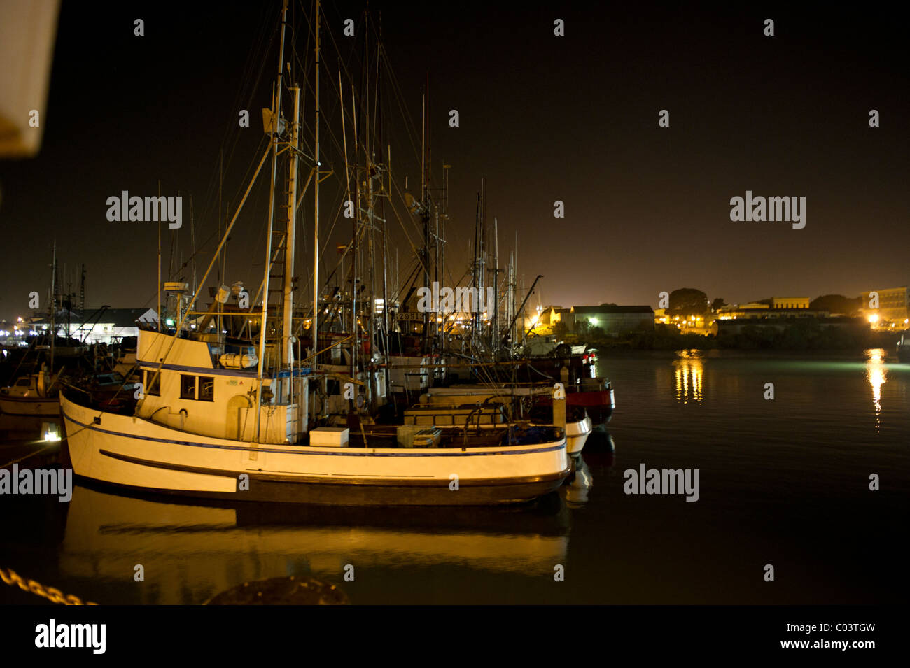 Boats resting hi-res stock photography and images - Alamy