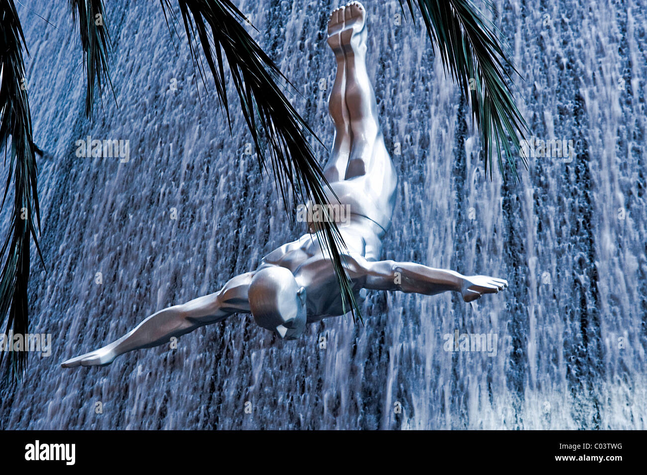Waterfall diver statue hi-res stock photography and images - Alamy