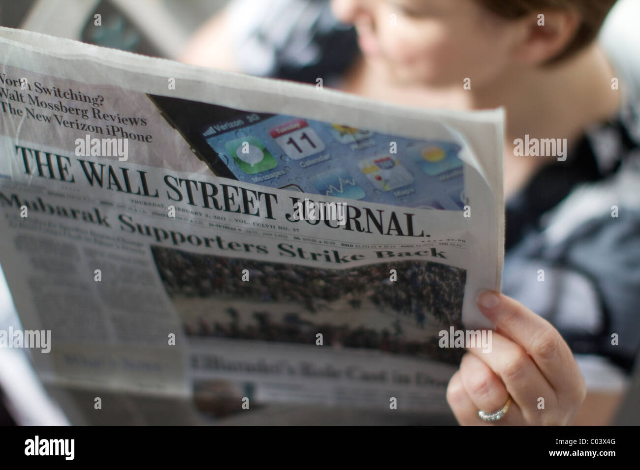 Wall street journal newspaper hi-res stock photography and images - Alamy