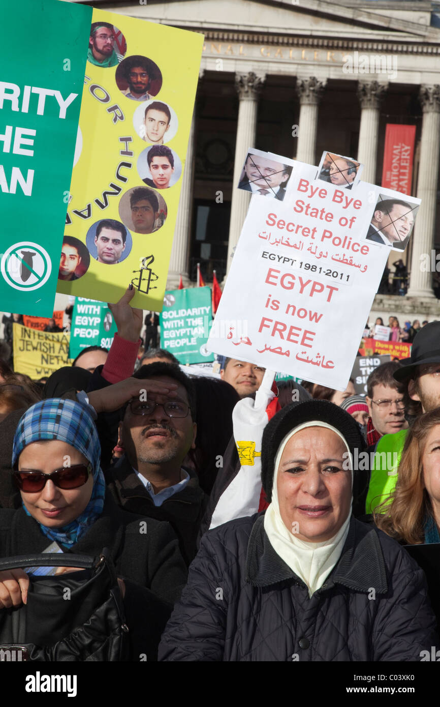 LONDON, ENGLAND - Egyptians celebrate the end to the Mubarak regime in ...