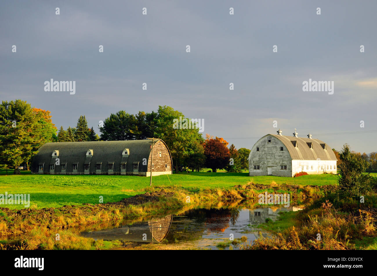 Old barns hi-res stock photography and images - Alamy