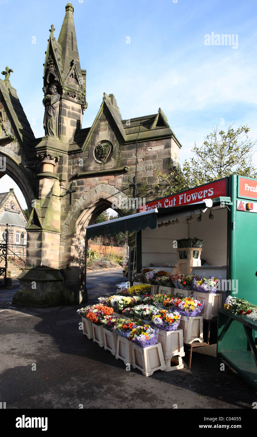 Gothic gate to cemetery hi-res stock photography and images - Alamy