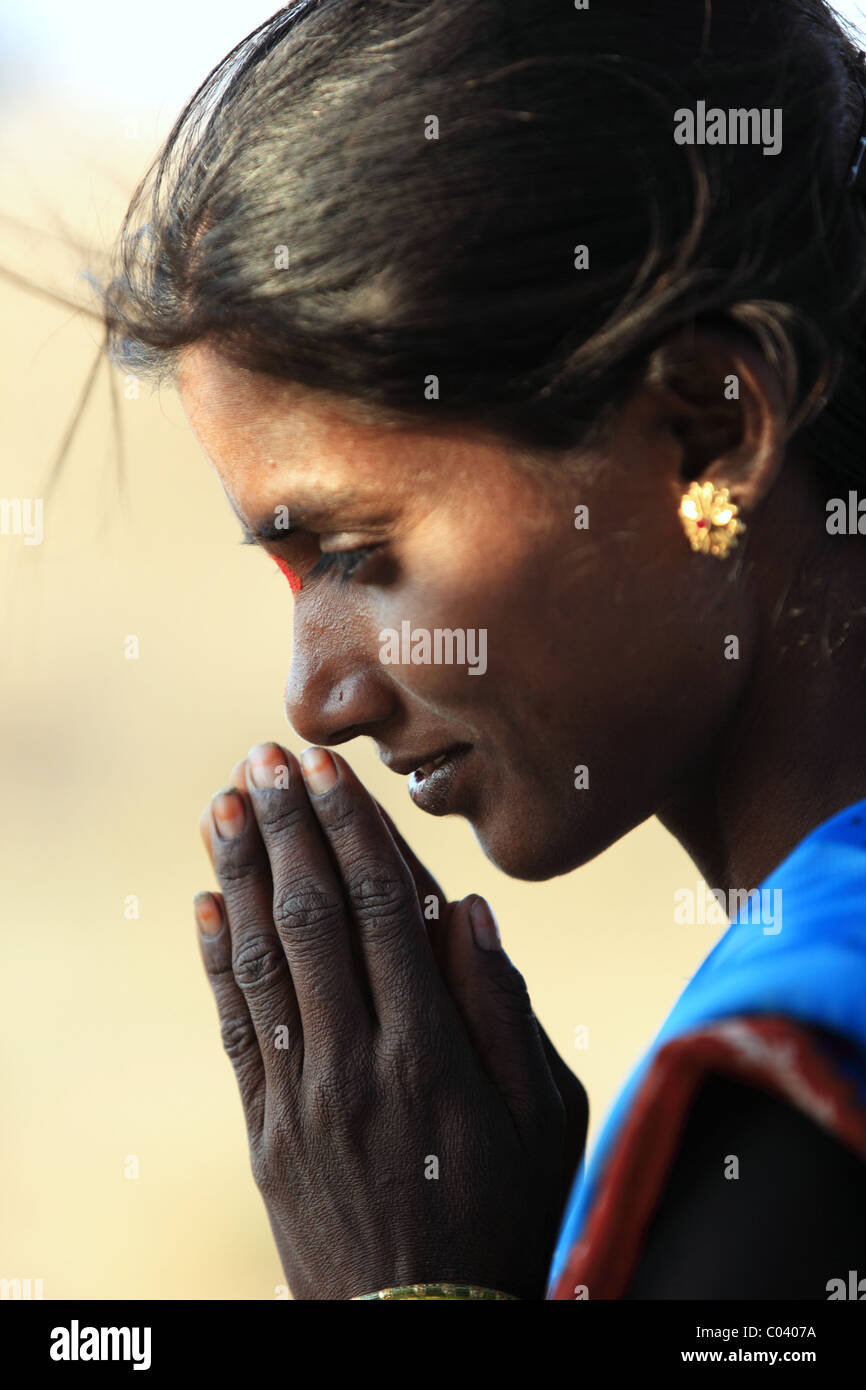 India indian woman praying worship hi-res stock photography and images ...