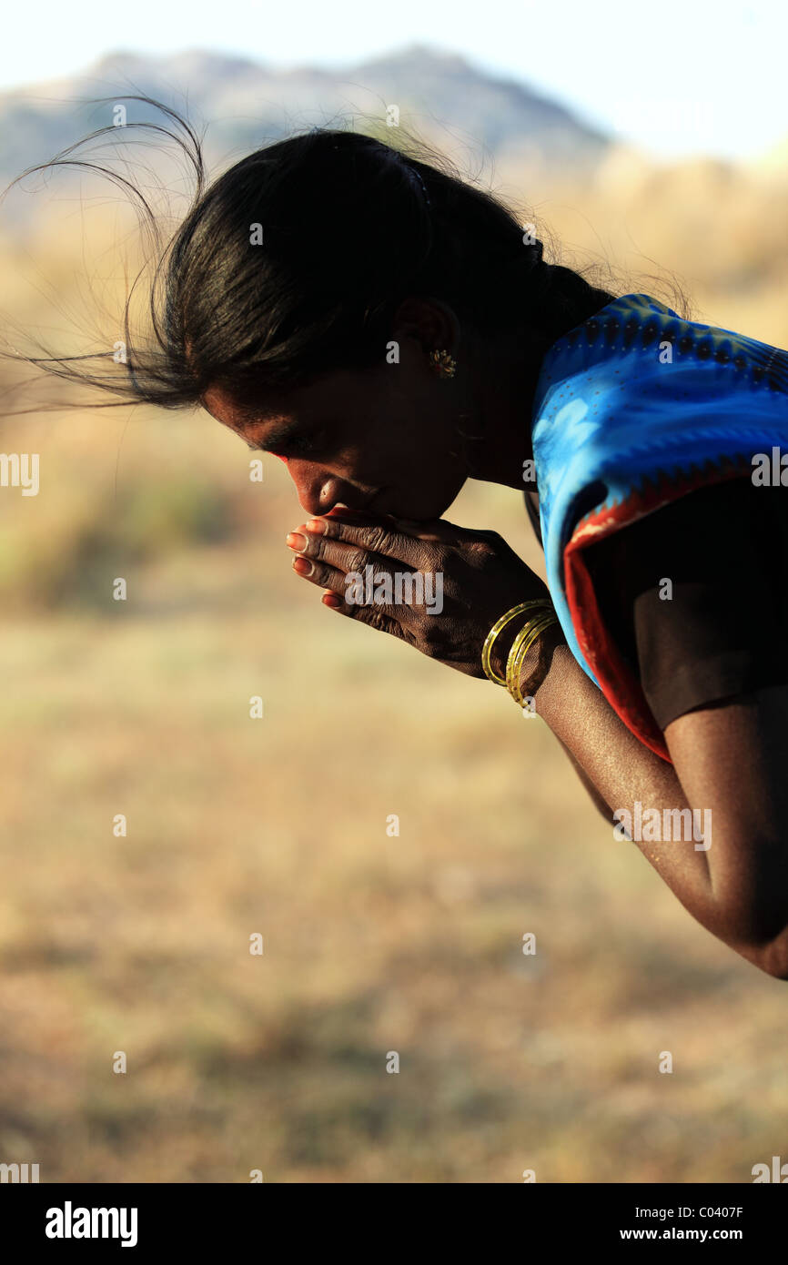 India indian woman praying worship hi-res stock photography and images ...
