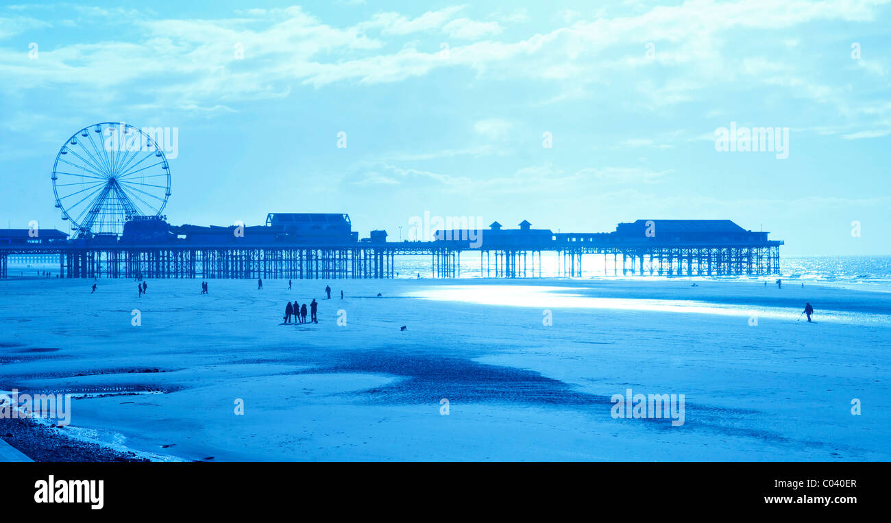 Blackpool beach and pier hi-res stock photography and images - Alamy