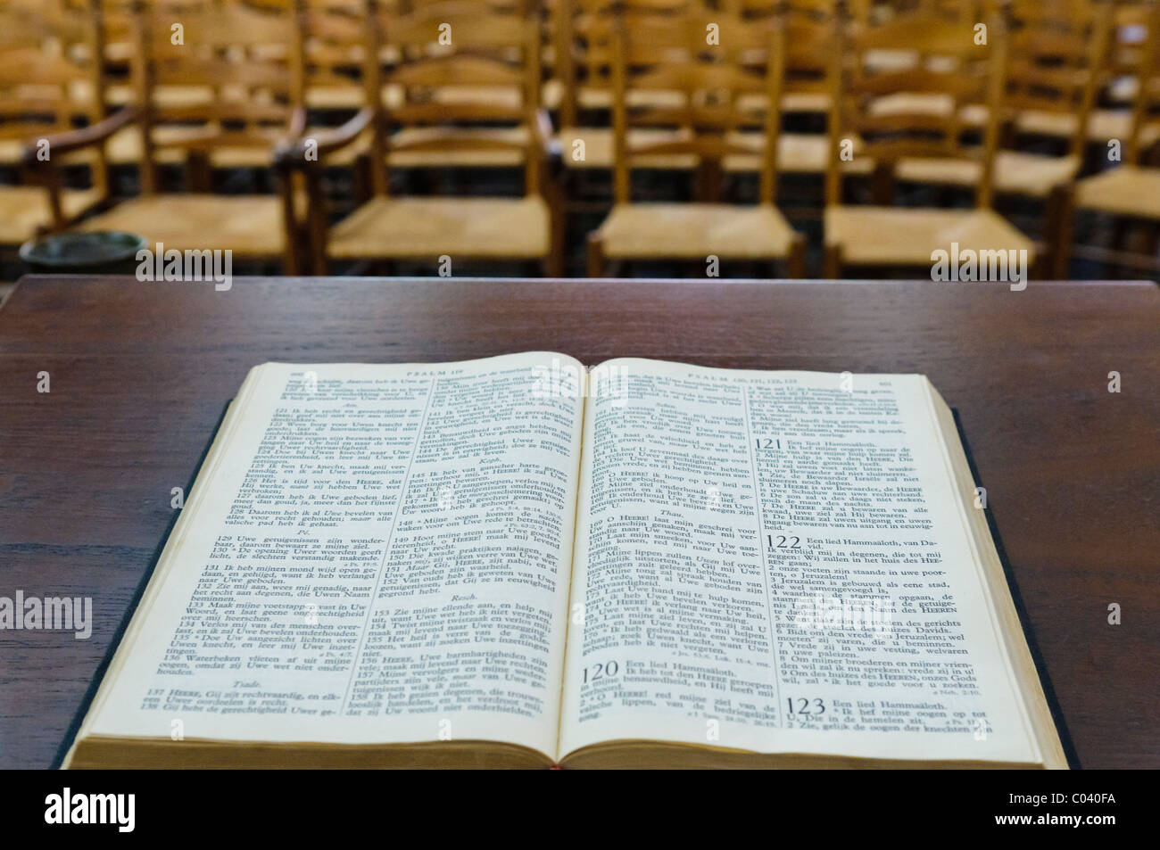 Open bible on desk hi-res stock photography and images - Alamy