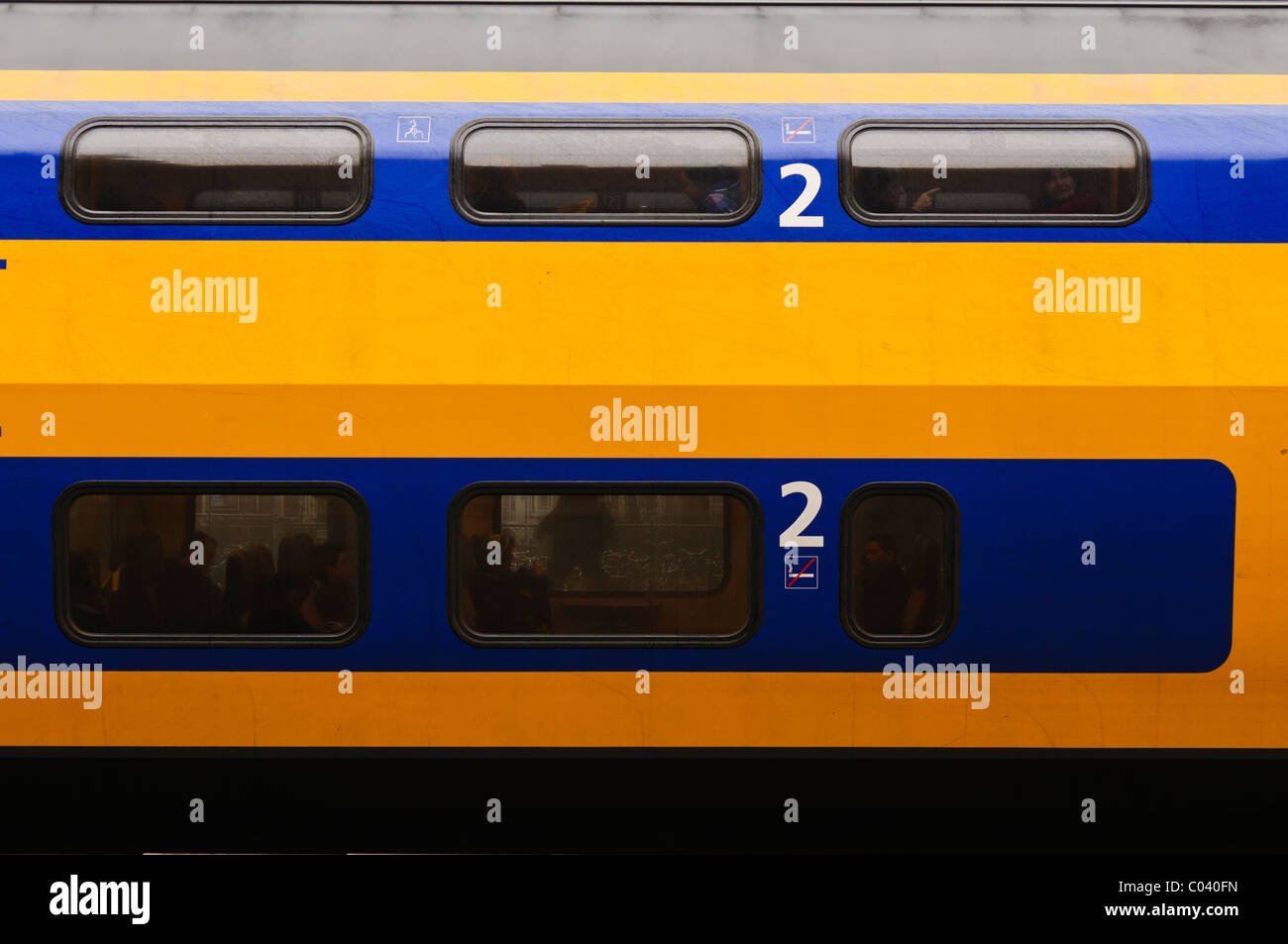 Two storey train hi-res stock photography and images - Alamy