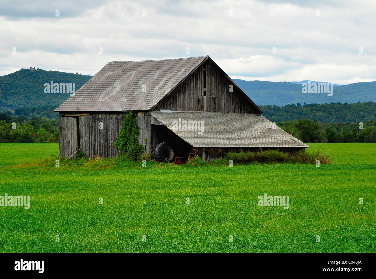 An old barn from 18th century, rural areas of Vermont Stock Photo - Alamy