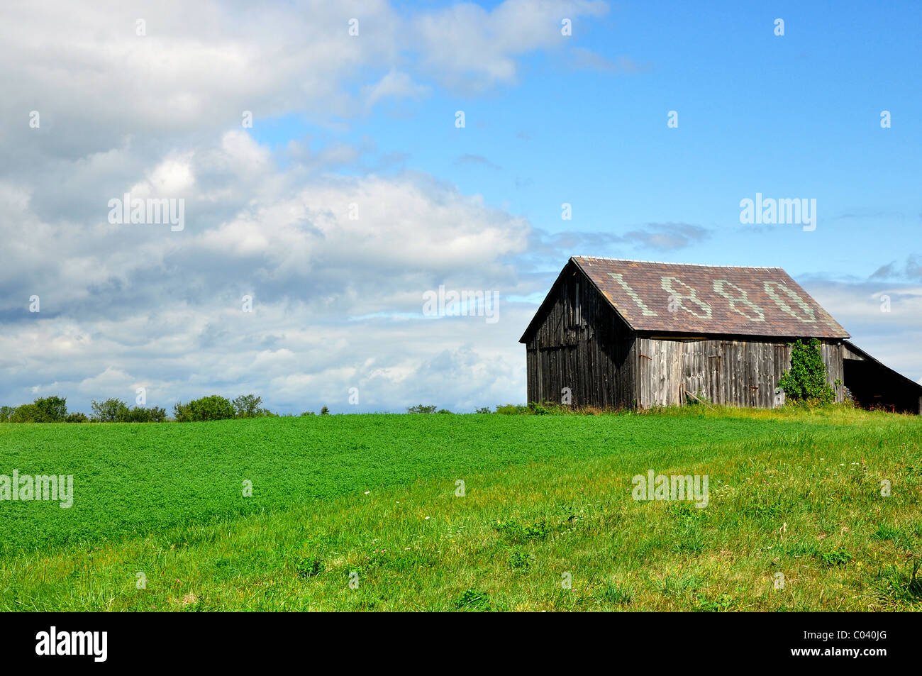 An old barn from 18th century, Vermont Stock Photo - Alamy