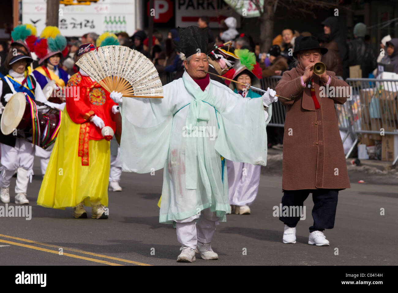 Korean fan hi-res stock photography and images - Alamy