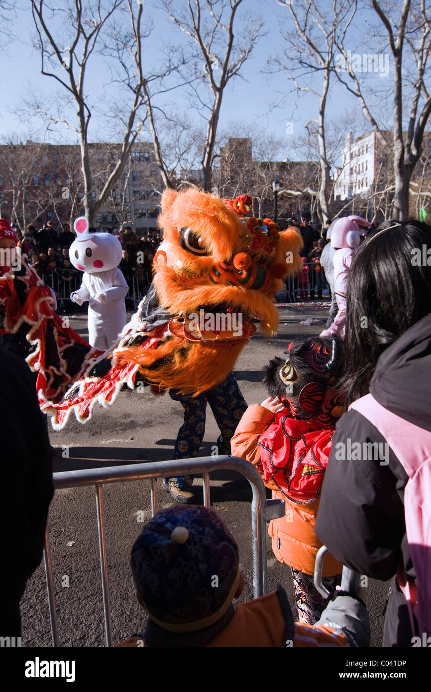 Dancing Lion Dance Stock Photos & Dancing Lion Dance Stock Images - Alamy