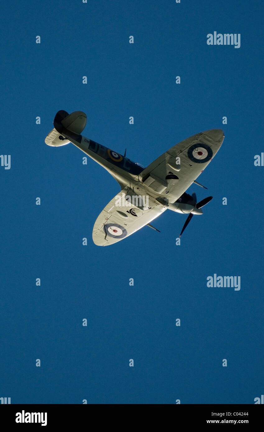 Spitfire undercarriage hi-res stock photography and images - Alamy