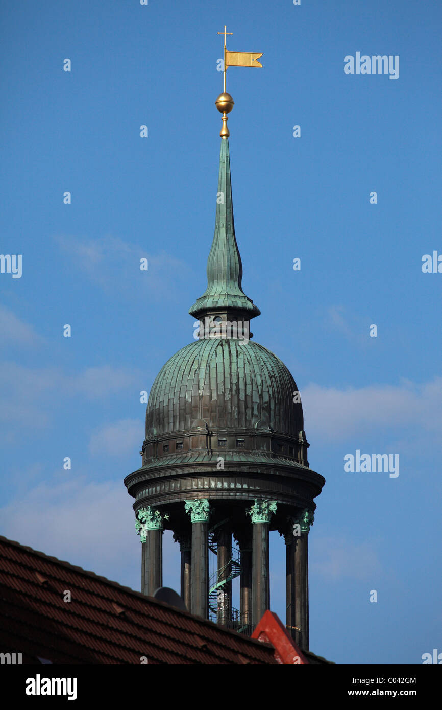 Bell tower, Michel, St. Michaelis Church, Hamburg at evening, night ...