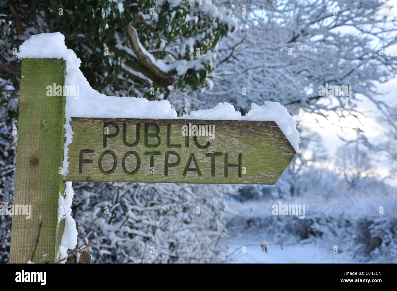 Frozen footpath sign hi-res stock photography and images - Alamy