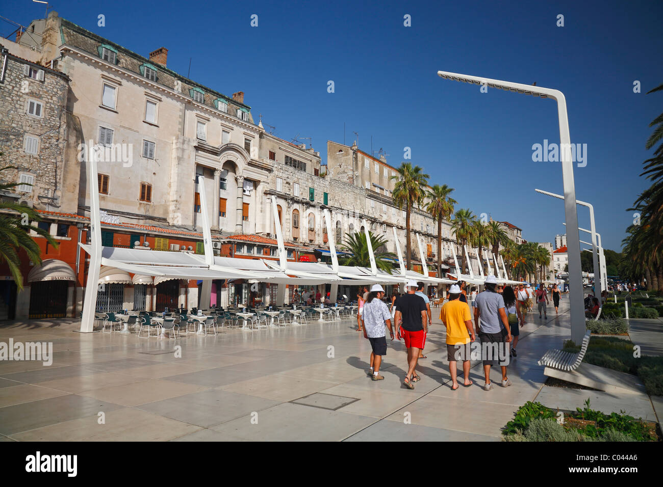 Sidewalk on promenade city hi-res stock photography and images - Alamy