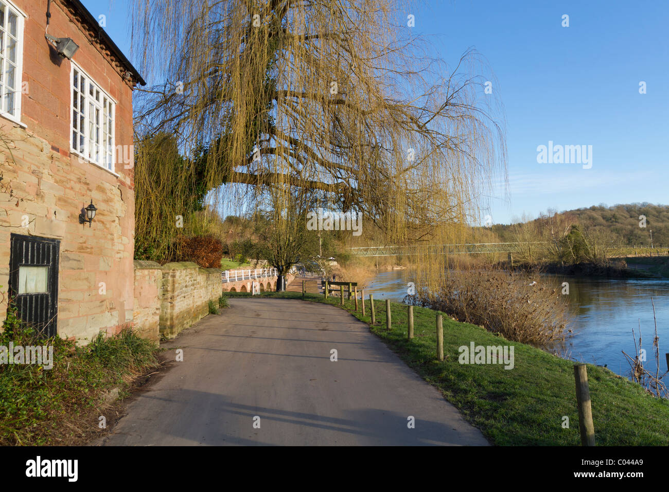 Riverside village hi-res stock photography and images - Alamy