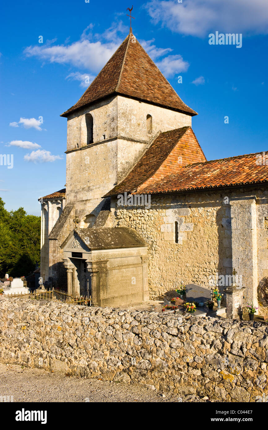 Historic churches france hi-res stock photography and images - Alamy