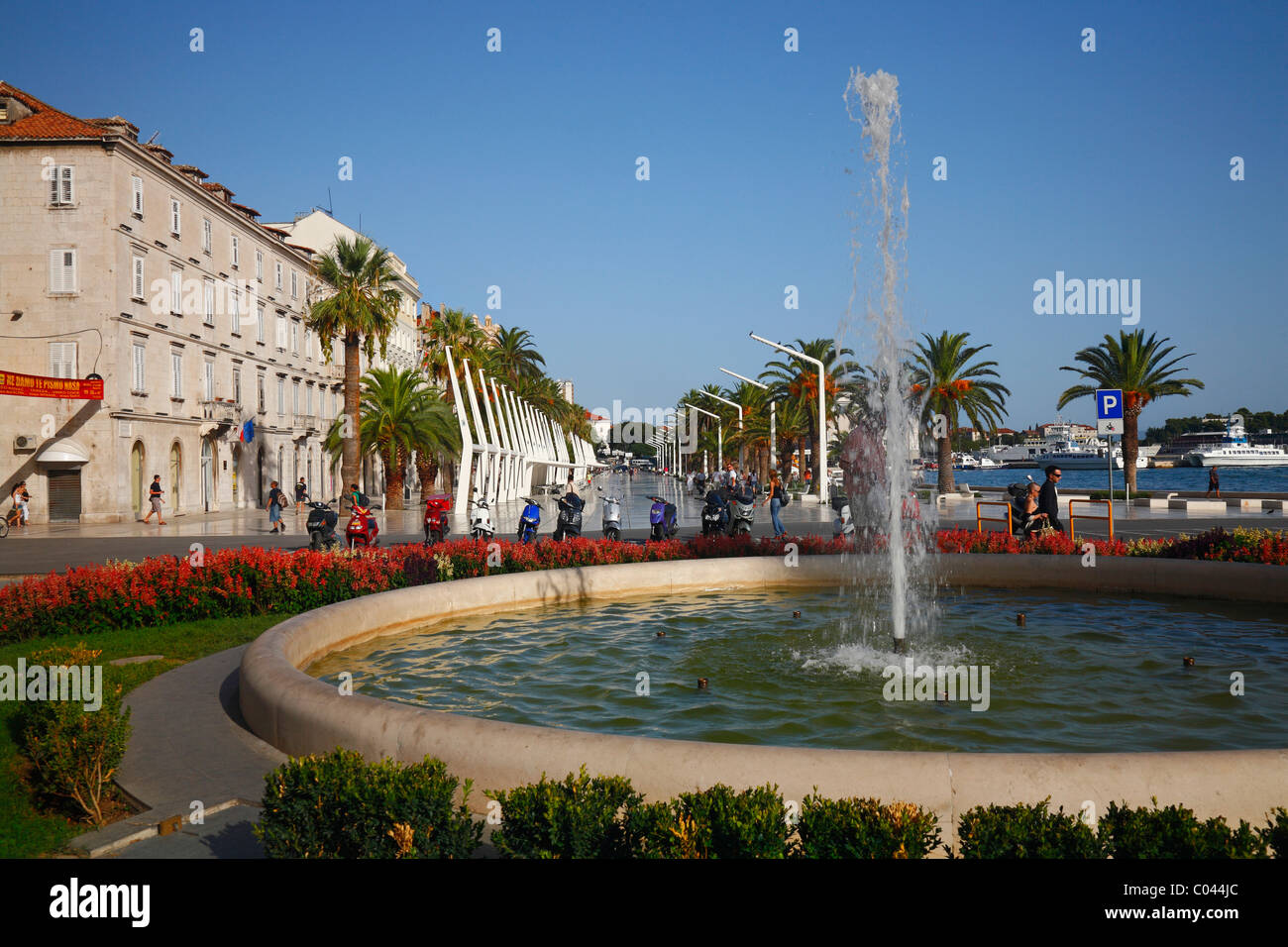 Promenade structure hi-res stock photography and images - Alamy