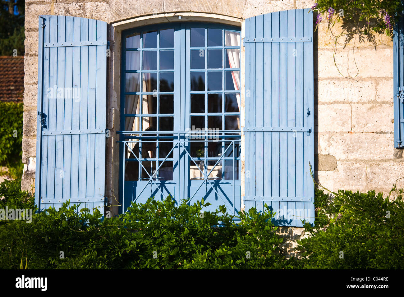Blue french window hi-res stock photography and images - Alamy