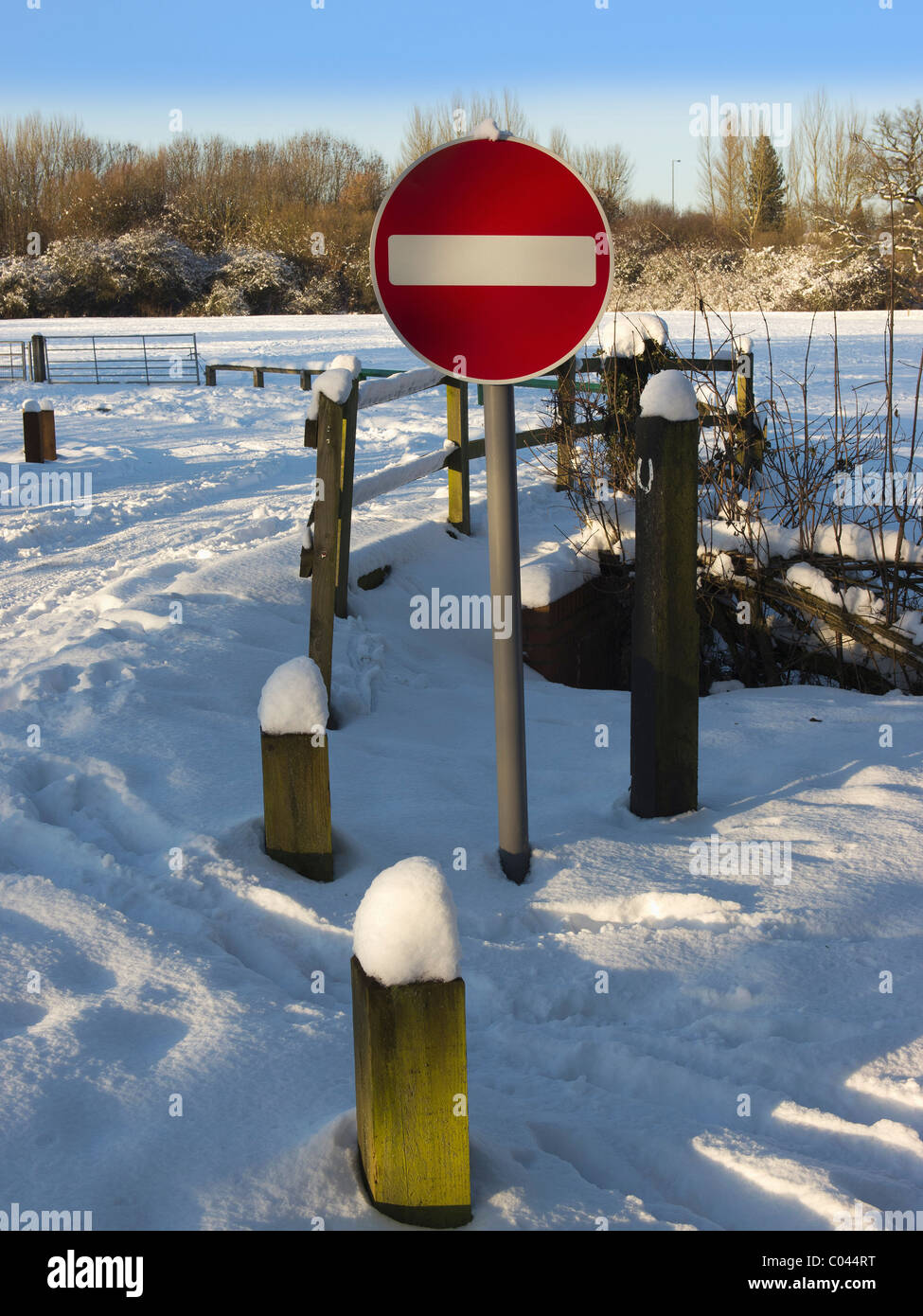 no entry sign snow winter ice frozen road Stock Photo - Alamy