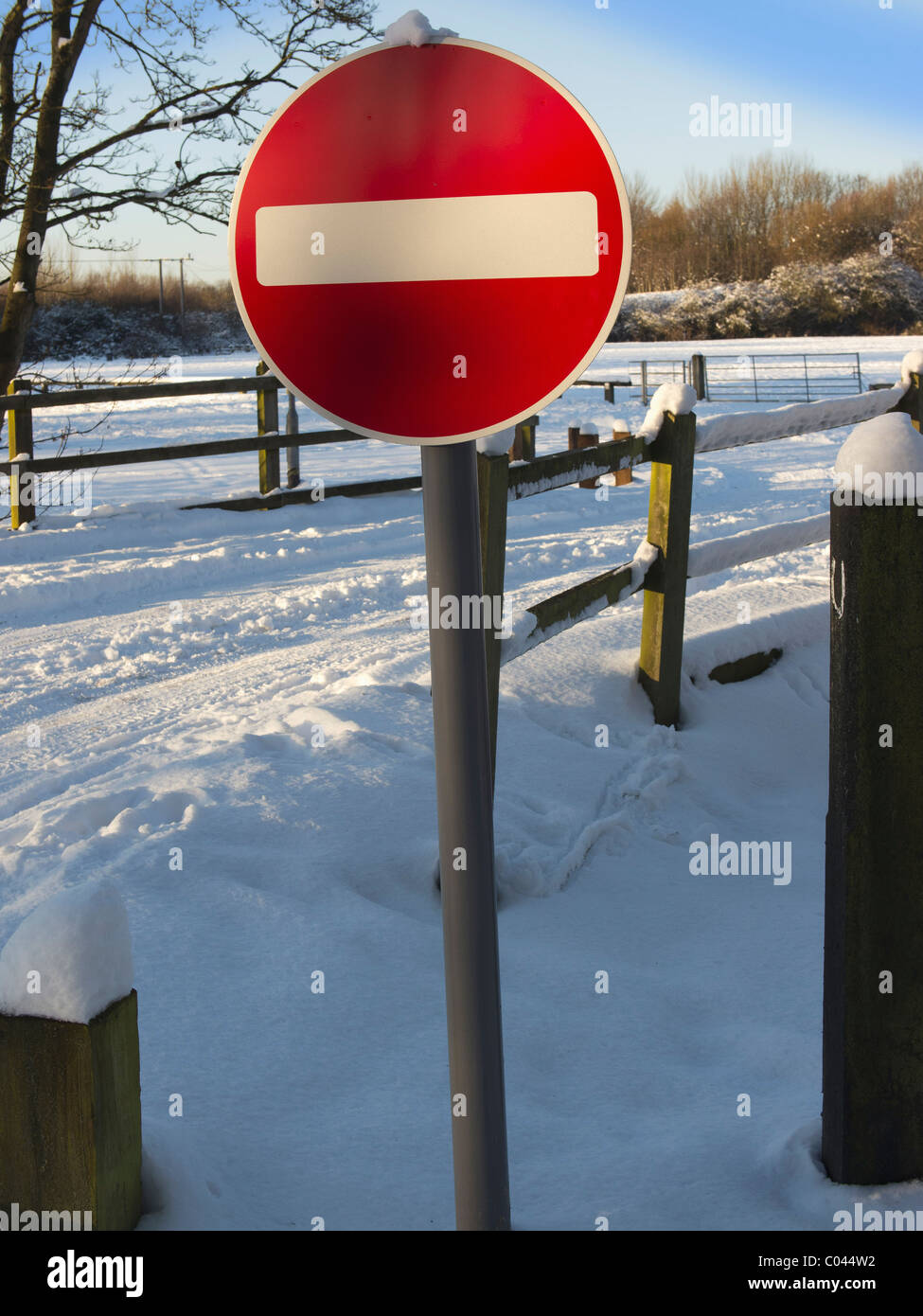 no entry sign snow winter ice frozen road Stock Photo - Alamy