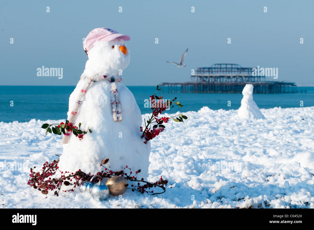 Winter on brighton beach hi-res stock photography and images - Alamy
