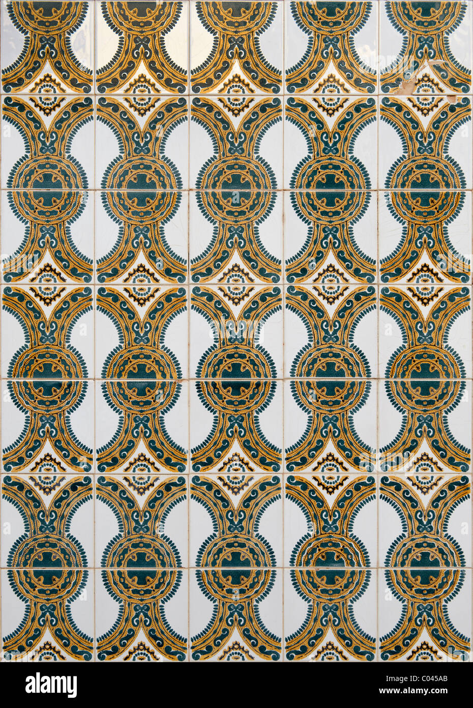 Portugal wall tiles colour hi-res stock photography and images - Alamy