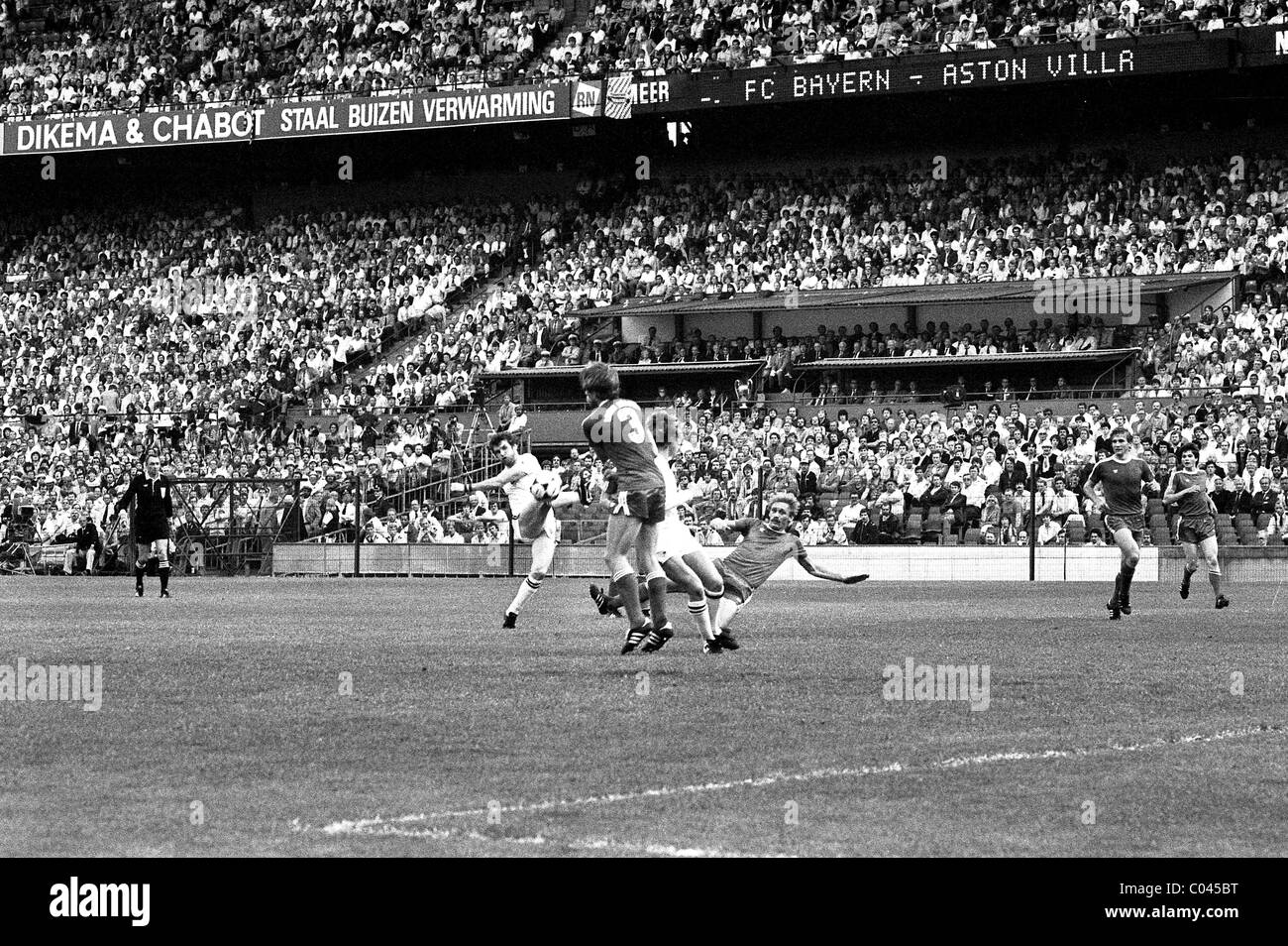 Peter withe aston villa Black and White Stock Photos & Images - Alamy
