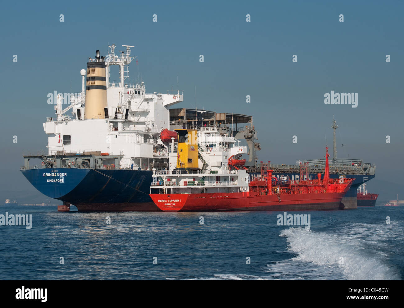 Bunkering tanker hi-res stock photography and images - Alamy