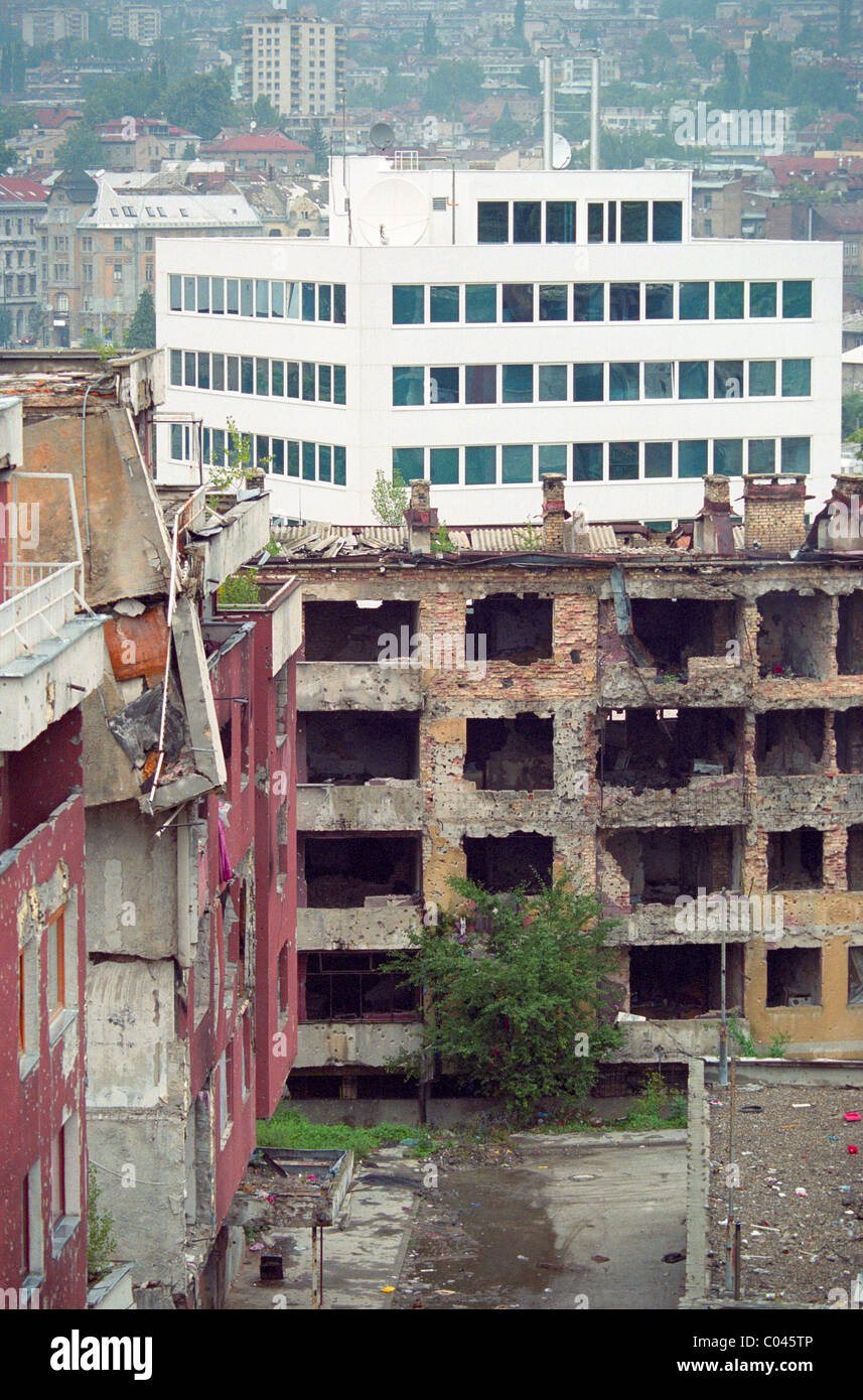 Destroyed buildings war hi-res stock photography and images - Alamy