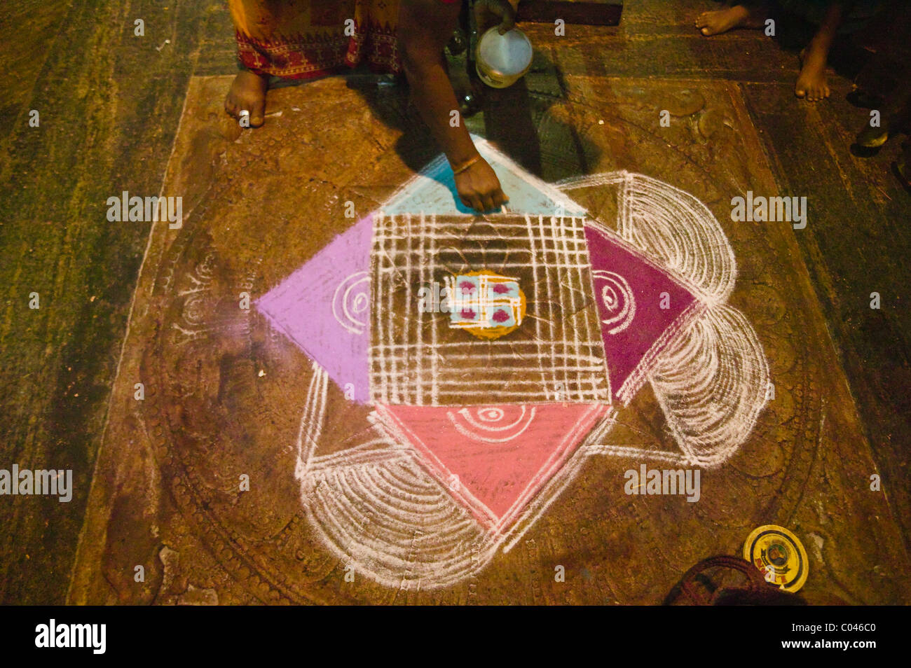 Kolam pattern drawn with powder, Madurai, India Stock Photo - Alamy