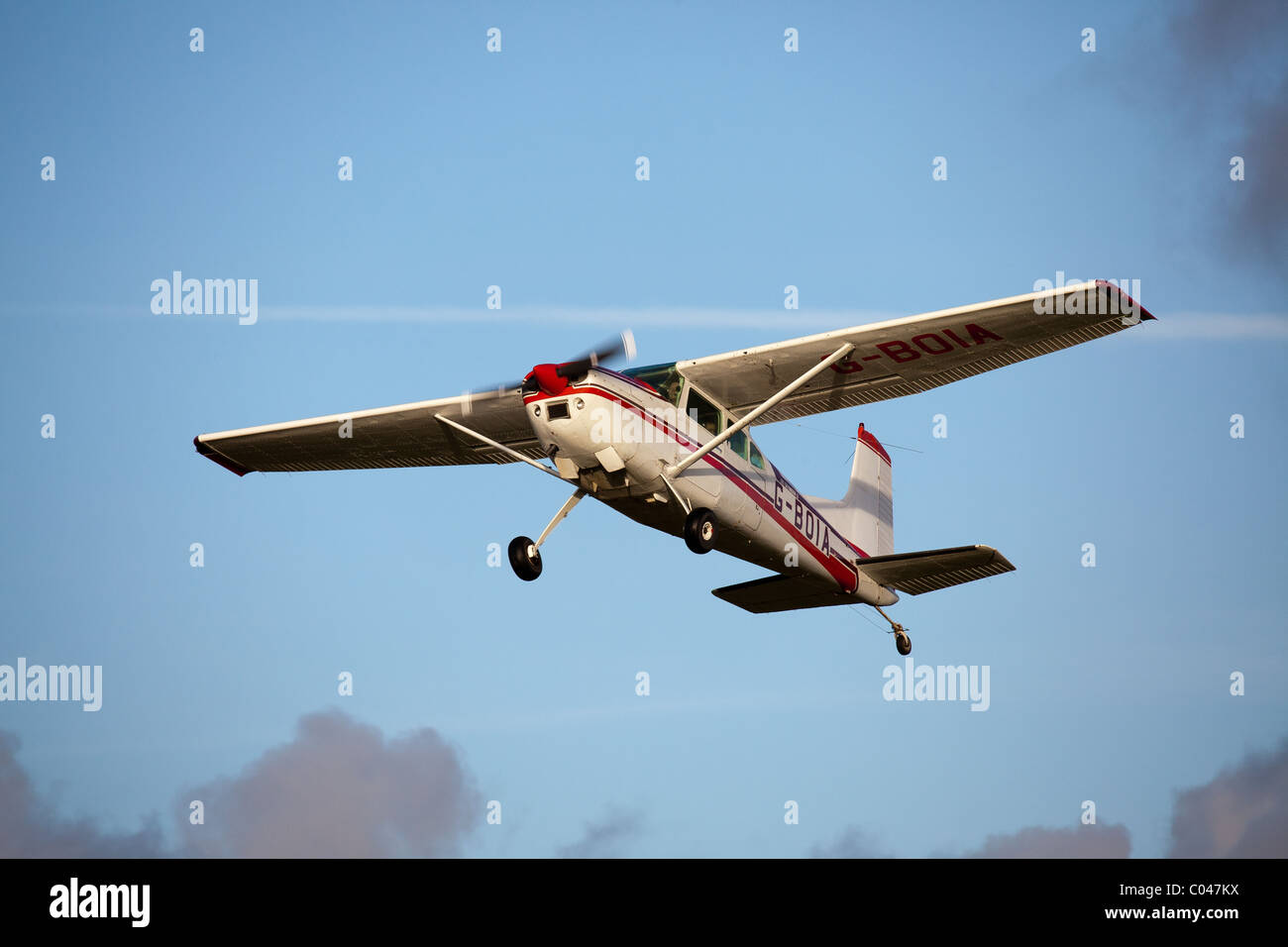 Cessna aircraft in flight hi-res stock photography and images - Alamy