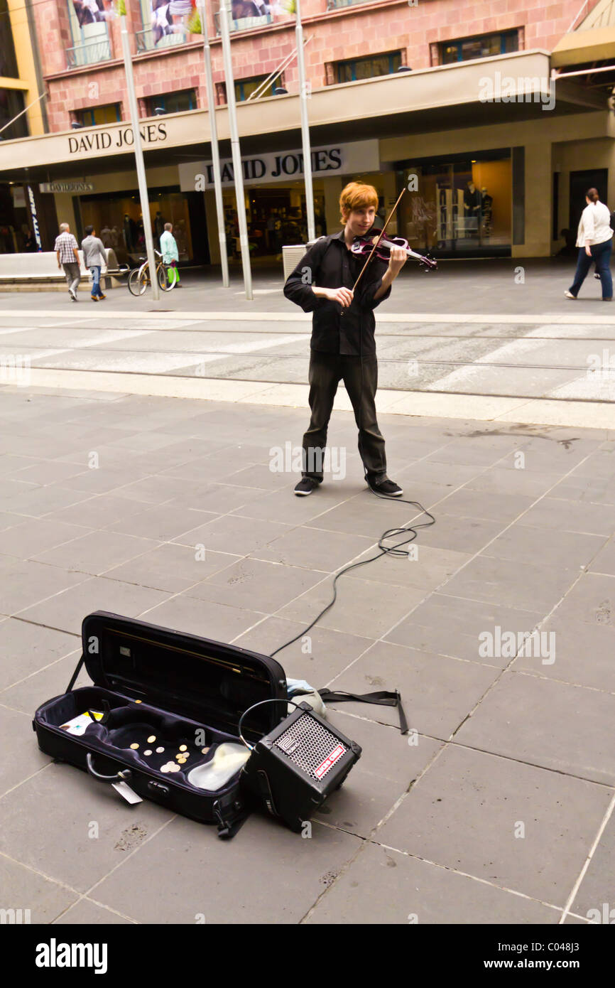 Performer performers hi-res stock photography and images - Alamy