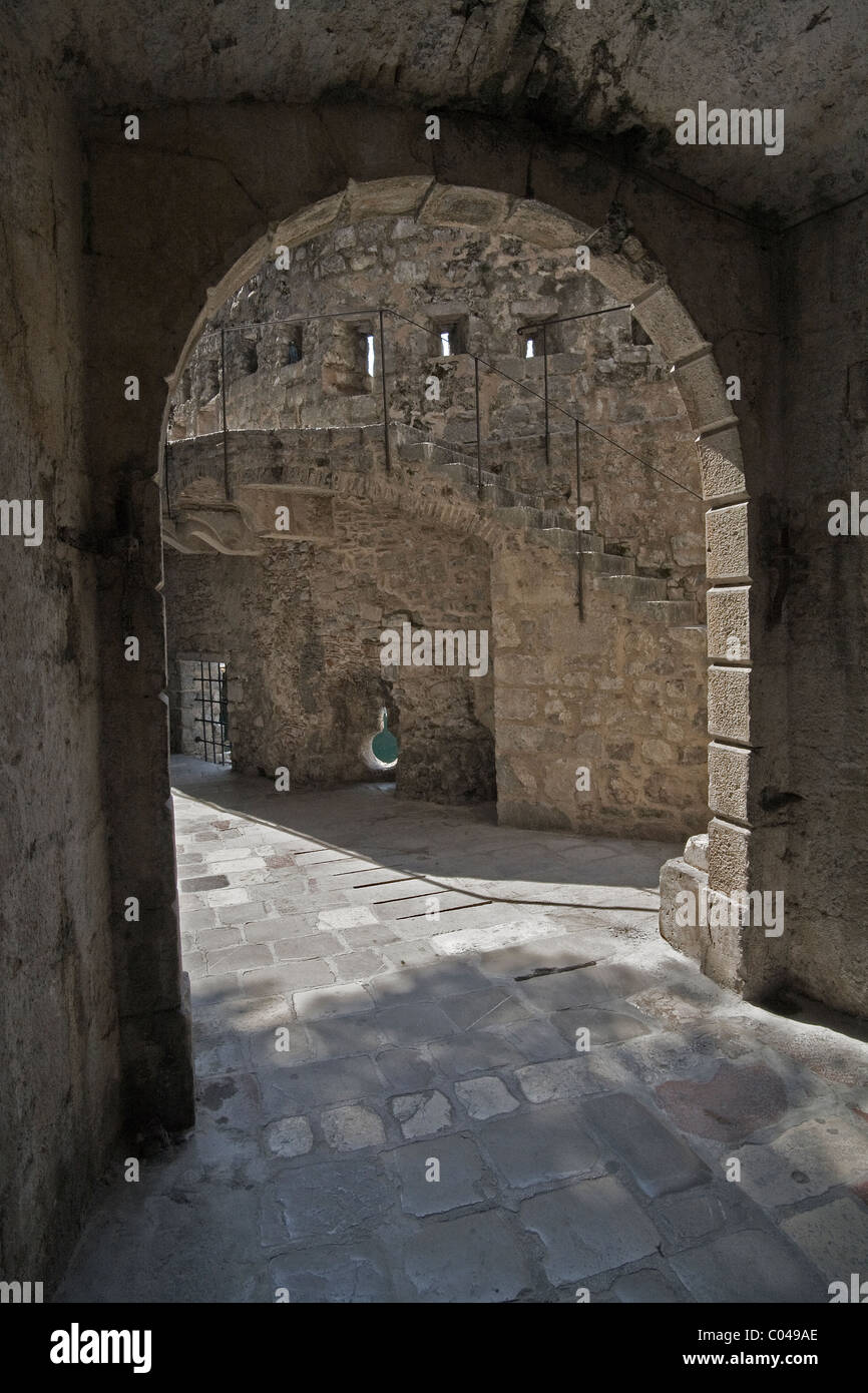 A stone arch in Diocletian's palace, Split, Croatia Stock Photo - Alamy