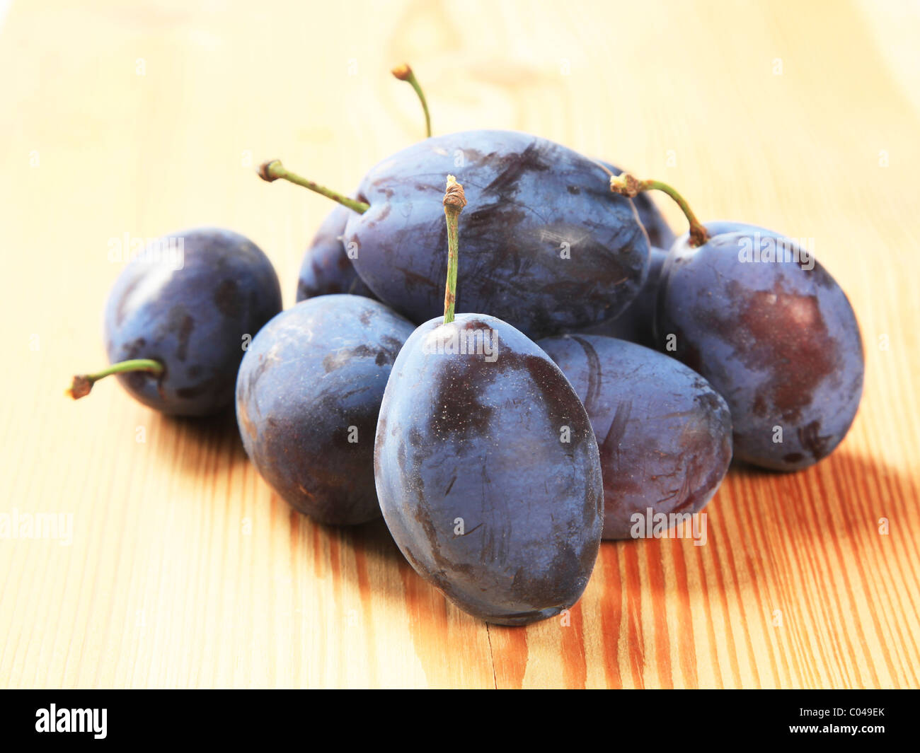 Group of ripe damson plums Stock Photo - Alamy