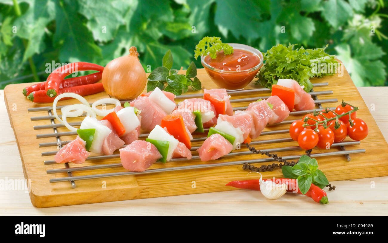 Outdoor food chicken kebabs peppers hi-res stock photography and images ...