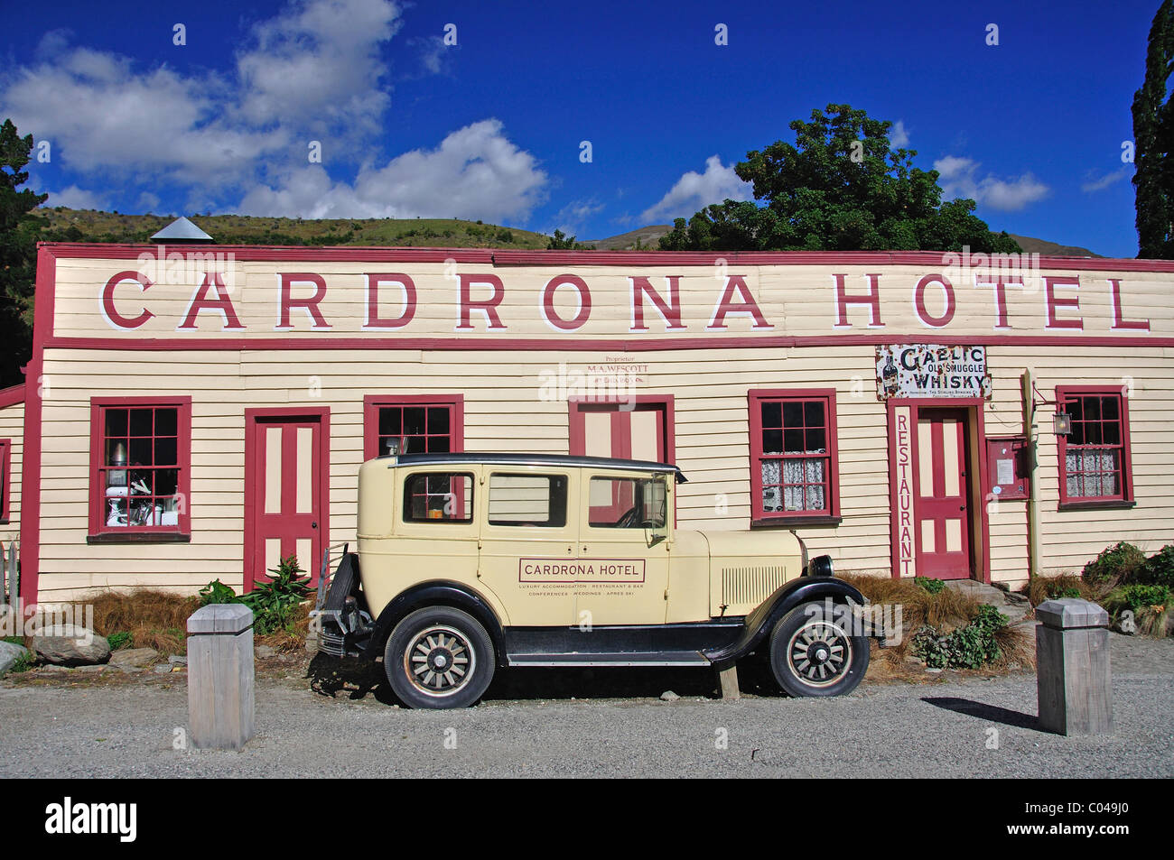 Cardrona Pub High Resolution Stock Photography and Images - Alamy