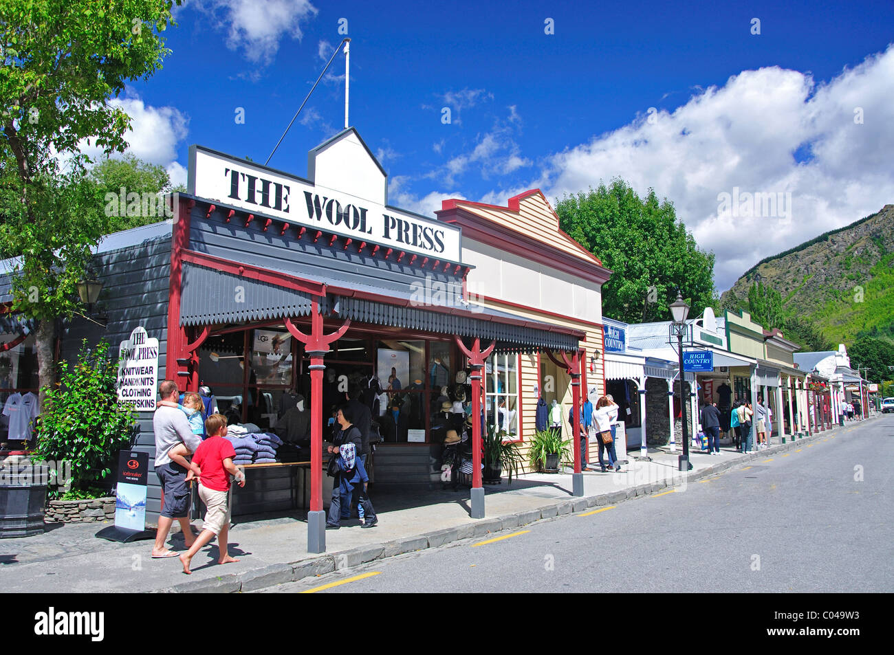 Colonial shop fronts on Buckingham Street, Arrowtown, Otago Region ...